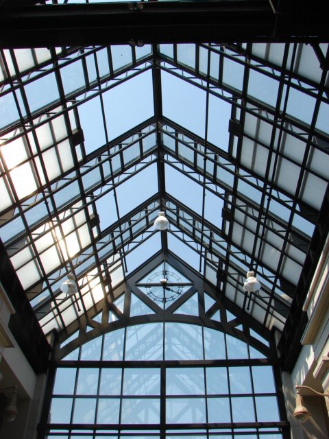 Retractable Roof Systems Gives Malls A Competitive Edge